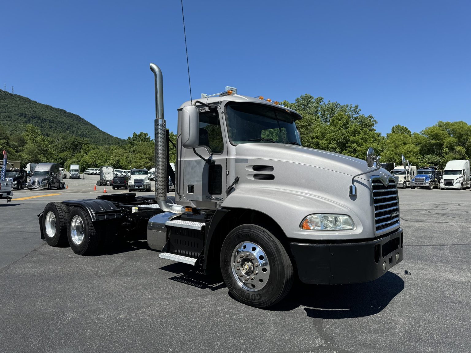 2017 Mack CXU613 - Crook Motor Company