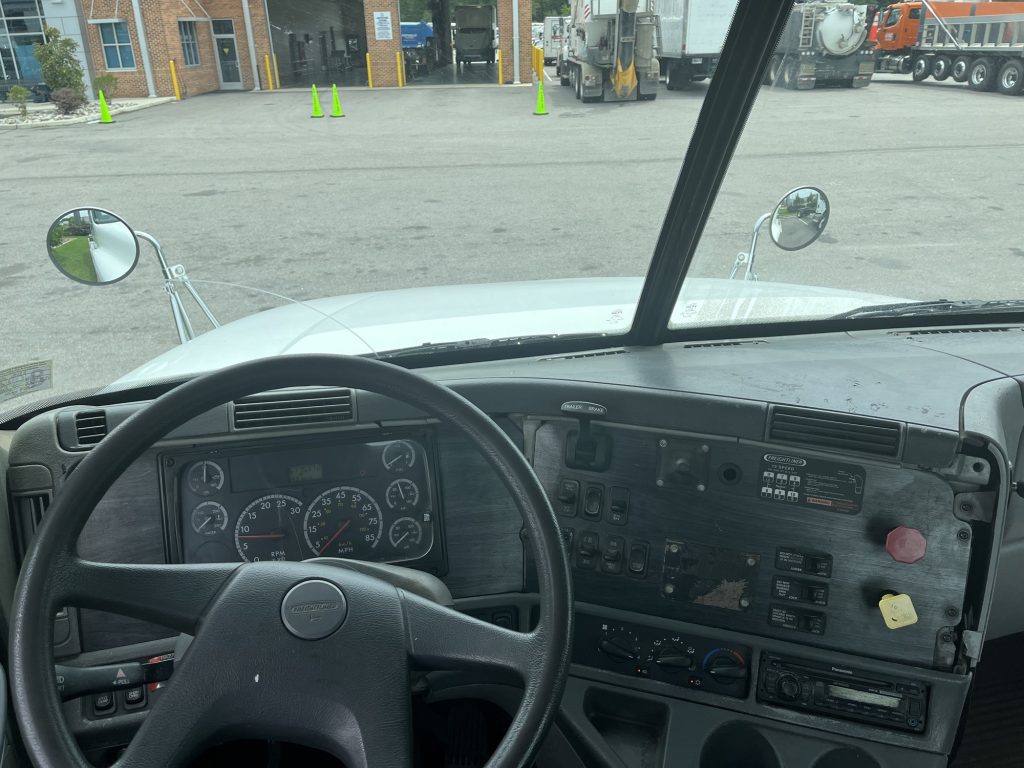 2005 Freightliner CL120 Columbia - Crook Motor Company