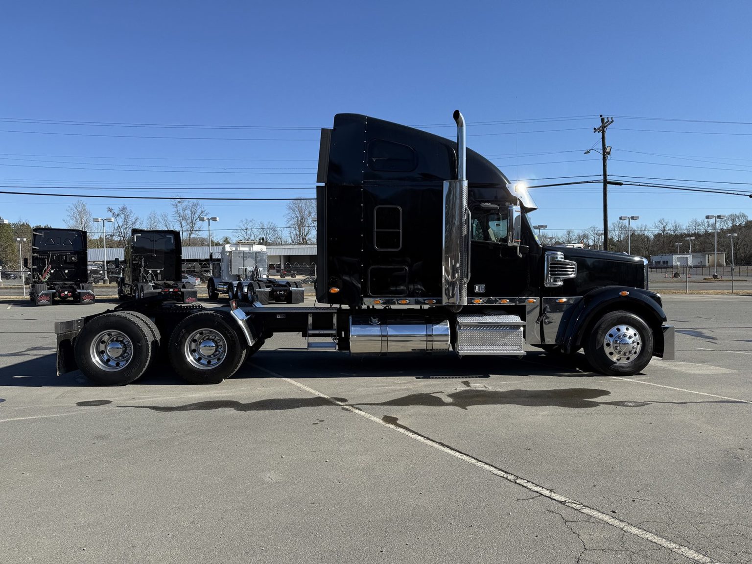 2011 Freightliner CC132 Coronado - Crook Motor Company